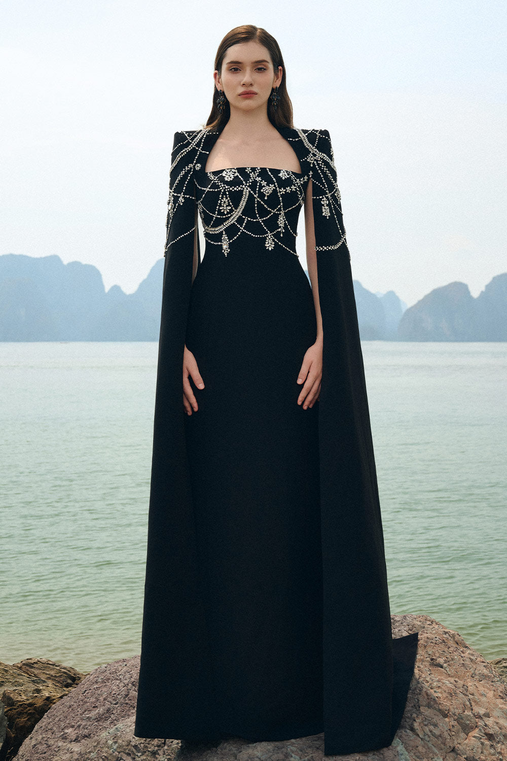 Women's Avianna Sheath Queen Anne Neck Velvet Satin Floor Length Dress ...