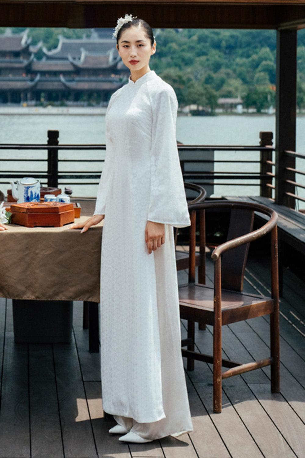 Women's Bach Ngan A-line Flare Sleeved Synthetic Silk Floor Length Ao ...