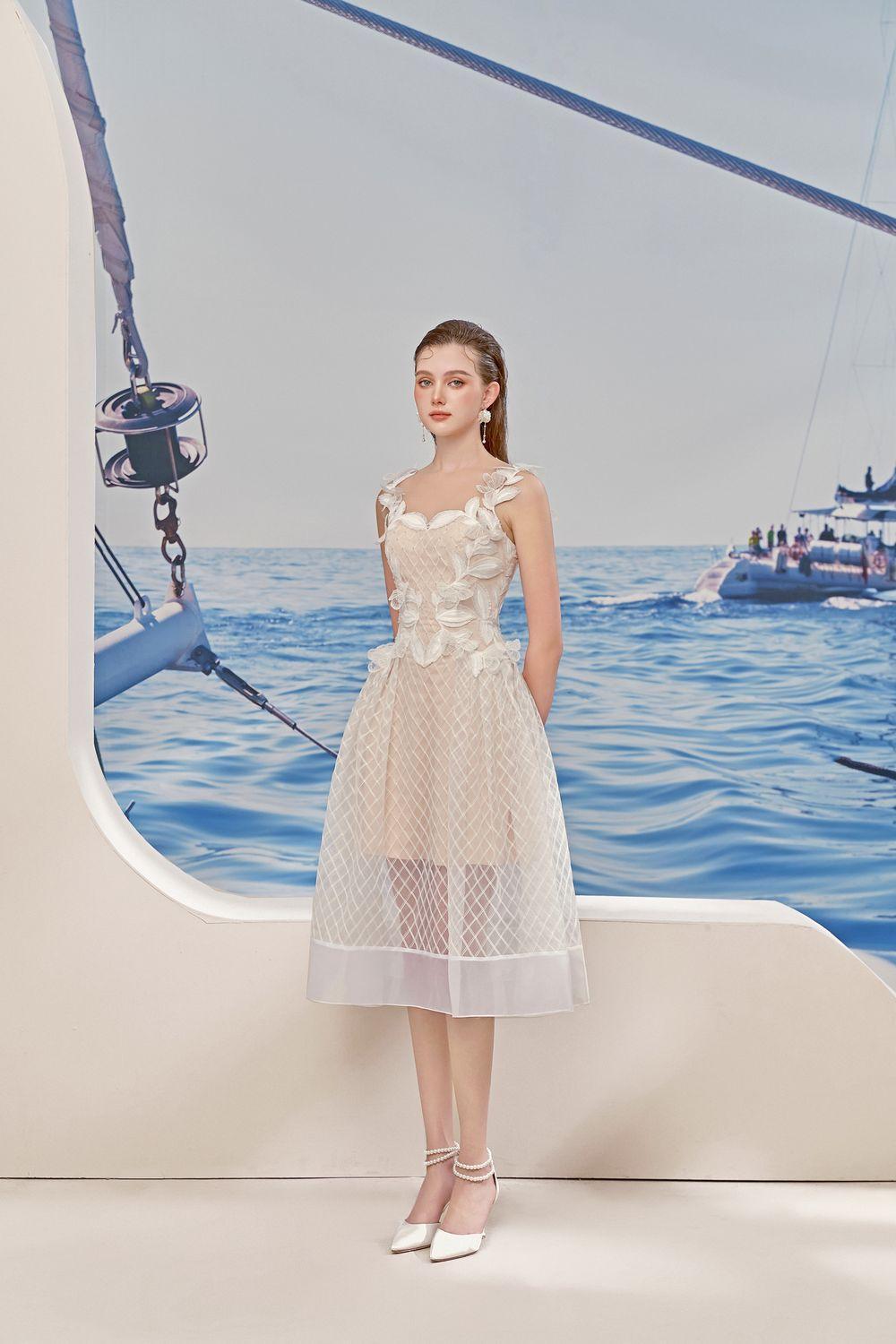 Women's Chloe Fit and Flare Flower Applique Lace Midi Dress S/M/L White ...