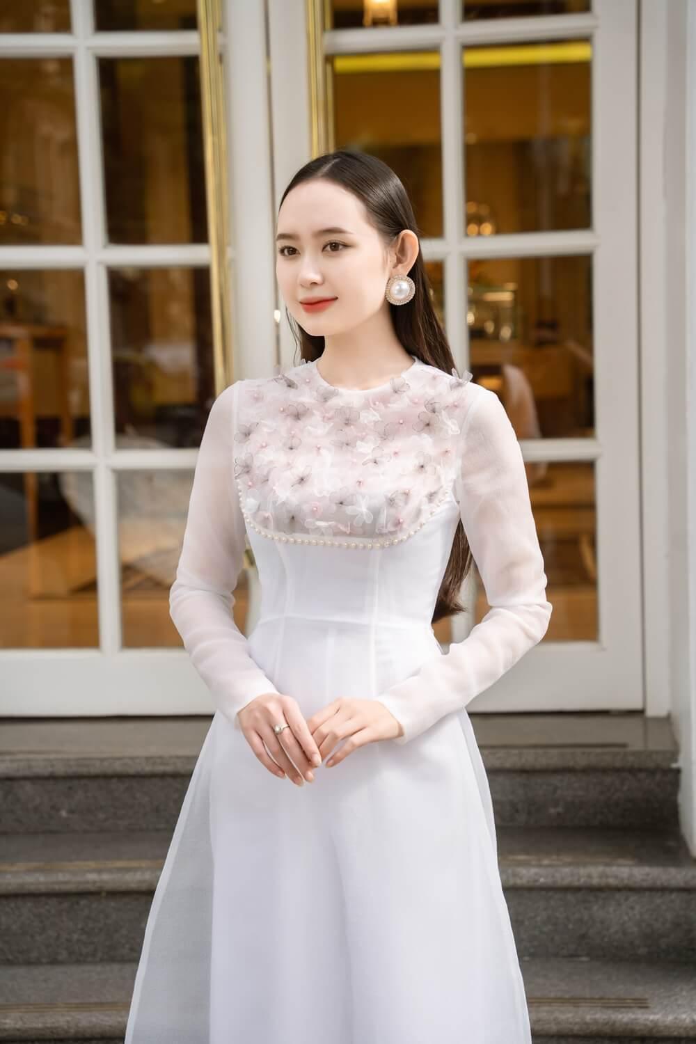 Isabelle Fitted Flower Applique Organza Long Length Ao Dai | MEAN BLVD