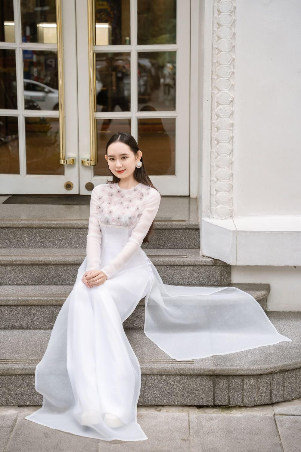 Isabelle Fitted Flower Applique Organza Long Length Ao Dai | MEAN BLVD